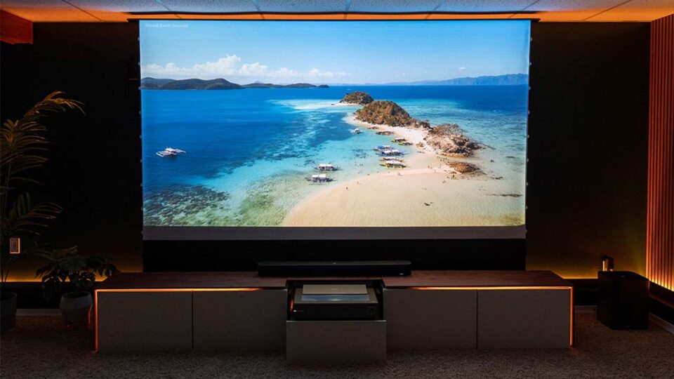 Choosing the Perfect Projection Screen: A Buyer's Guide (2023-2024 ...